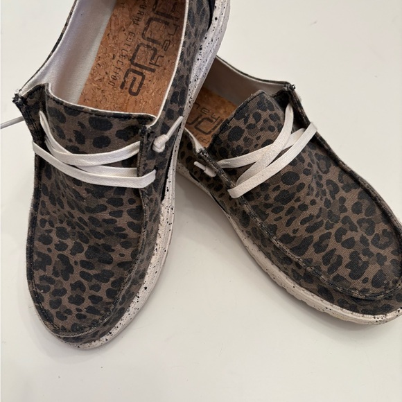 Hey Dude | Shoes | Womens Hey Dudes Wendy Leopard Sparkle Size 1 | Poshmark